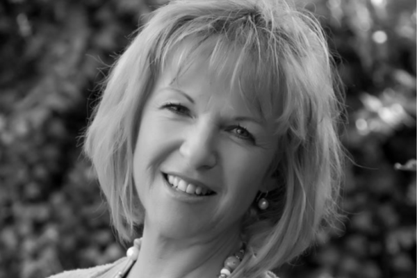 Inspirational, motivational talk by Dr Susie Mitchell | An hour for others