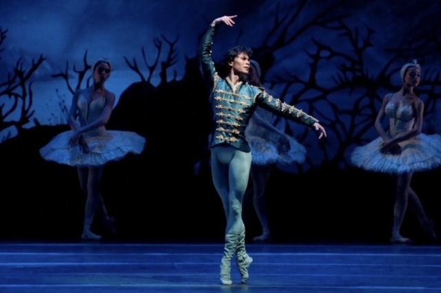 In conversation with César Morales ... (via Zoom) | The London Ballet ...