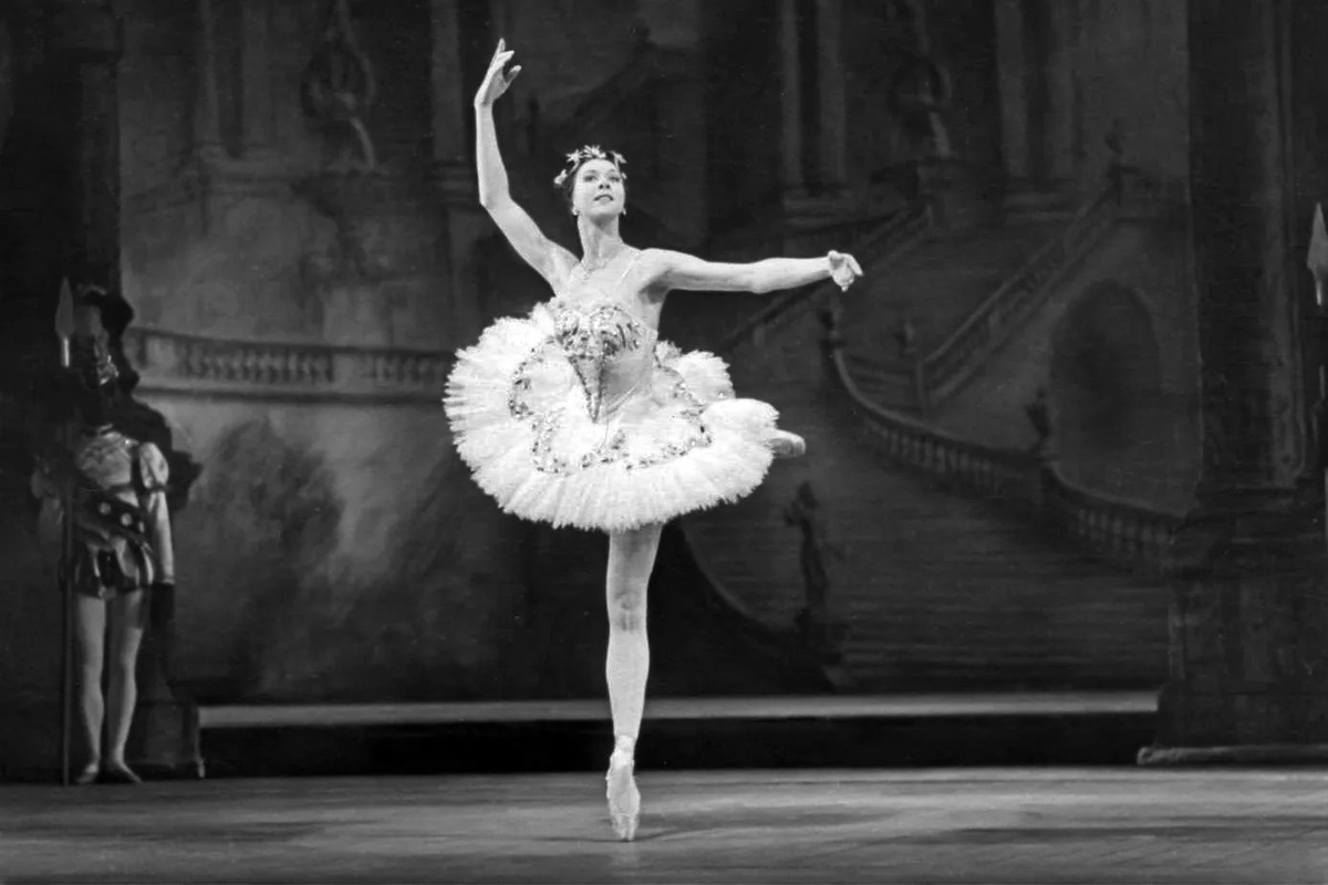 DAME BERYL GREY 1927-2022 | The London Ballet Circle